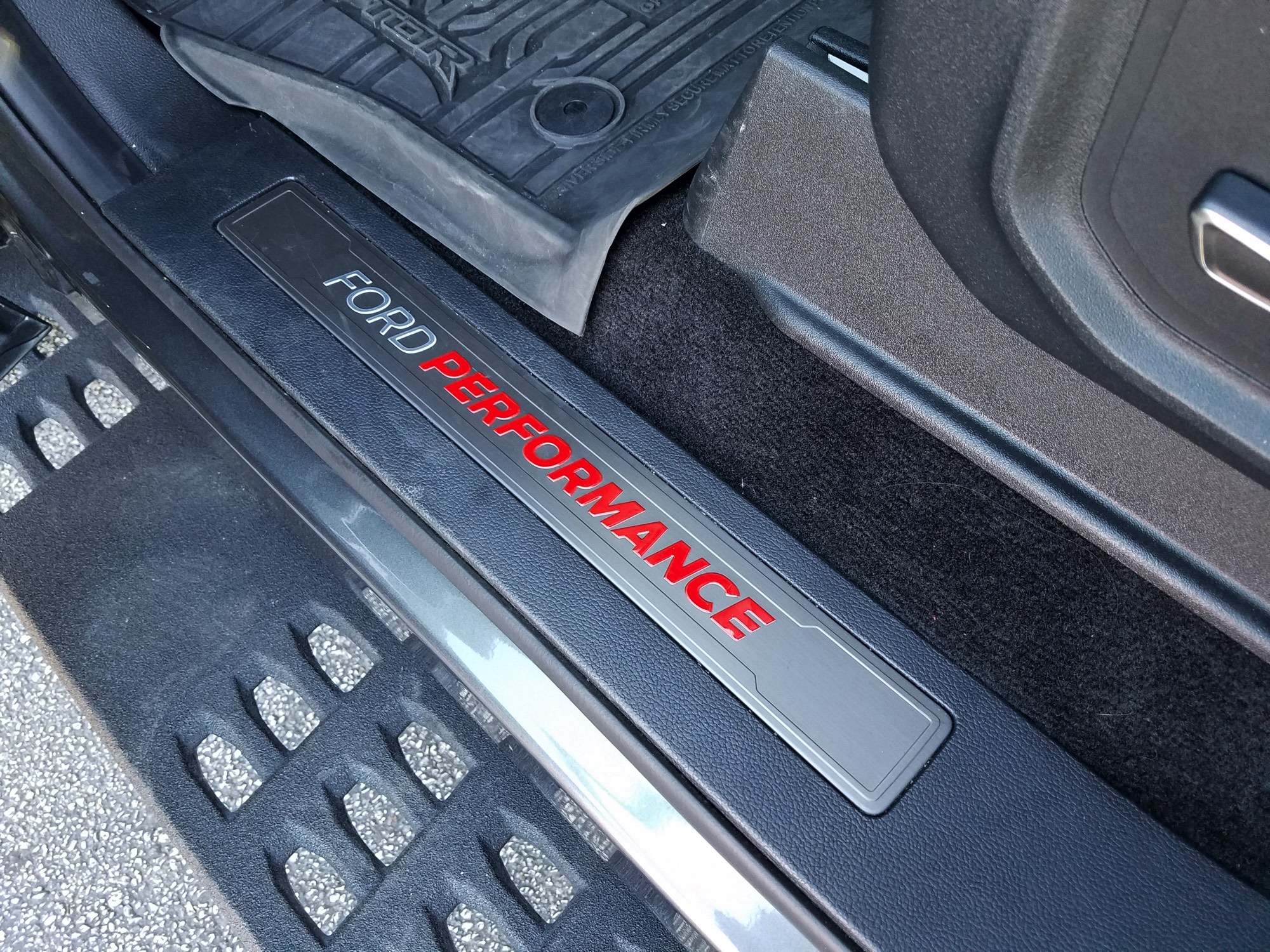 2017-Ford-Raptor–01 | txGarage